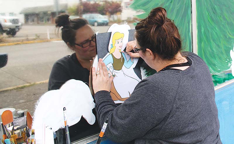 Local artist spreads cheer via window art | Lebanon Local